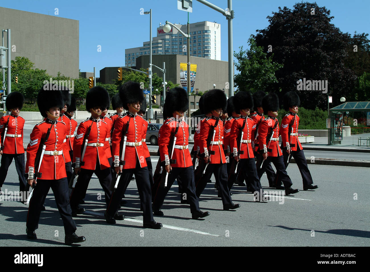 Soliders marching hi-res stock photography and images - Alamy