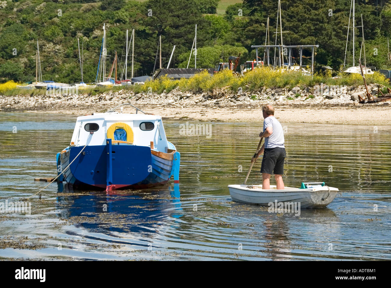 Back roads cornwall hi-res stock photography and images - Alamy