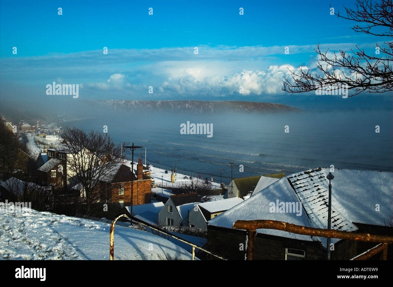 Sea front in filey hi-res stock photography and images - Alamy