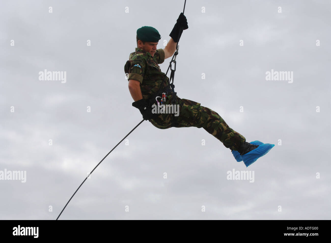 Abseiling commando hi-res stock photography and images - Alamy