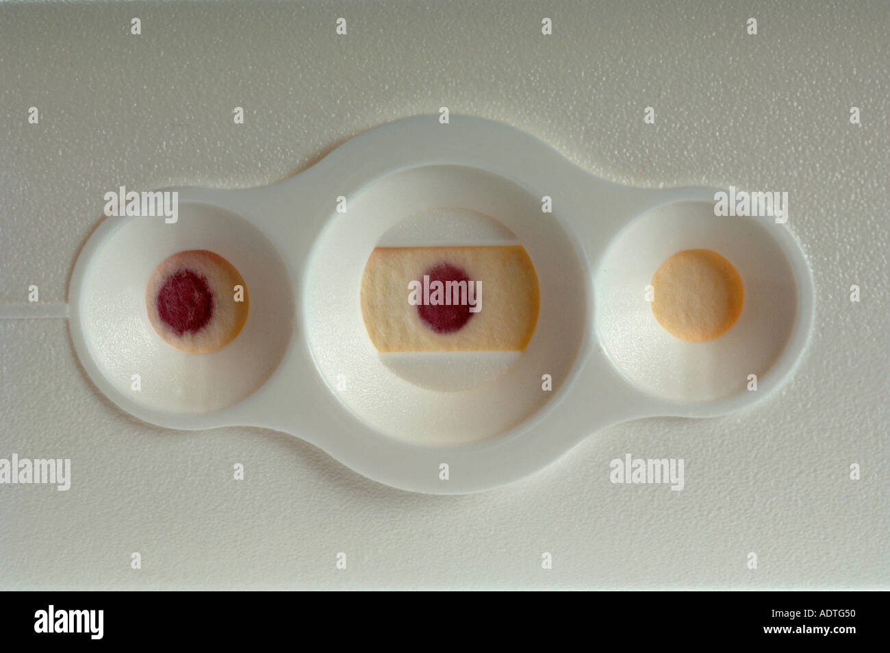 Pregnancy test kit positive results hi-res stock photography and images ...