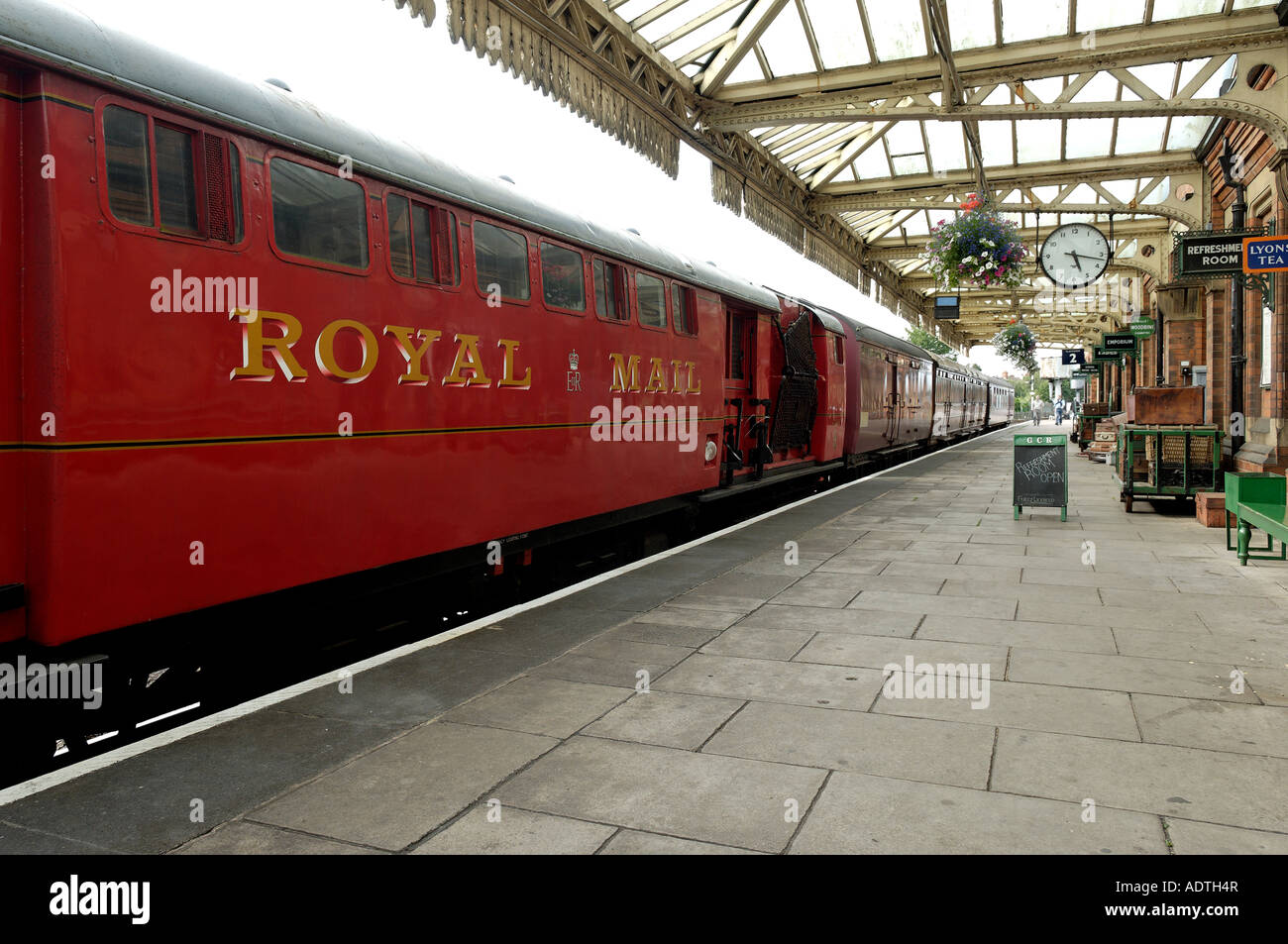 Royal mail railway carriage hi-res stock photography and images - Alamy