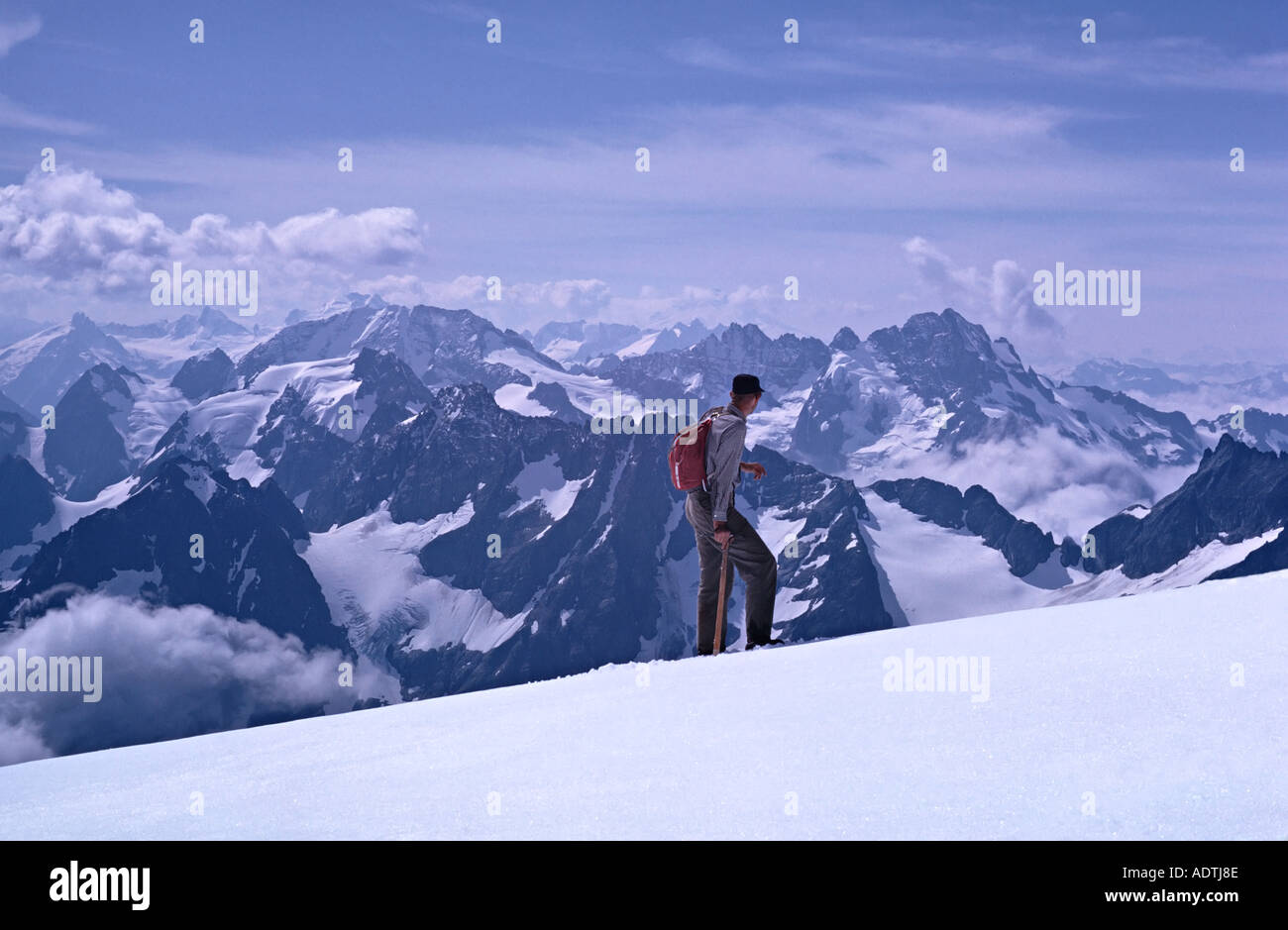 View south from Sahale Arm in North Cascades National Park, Washington ...