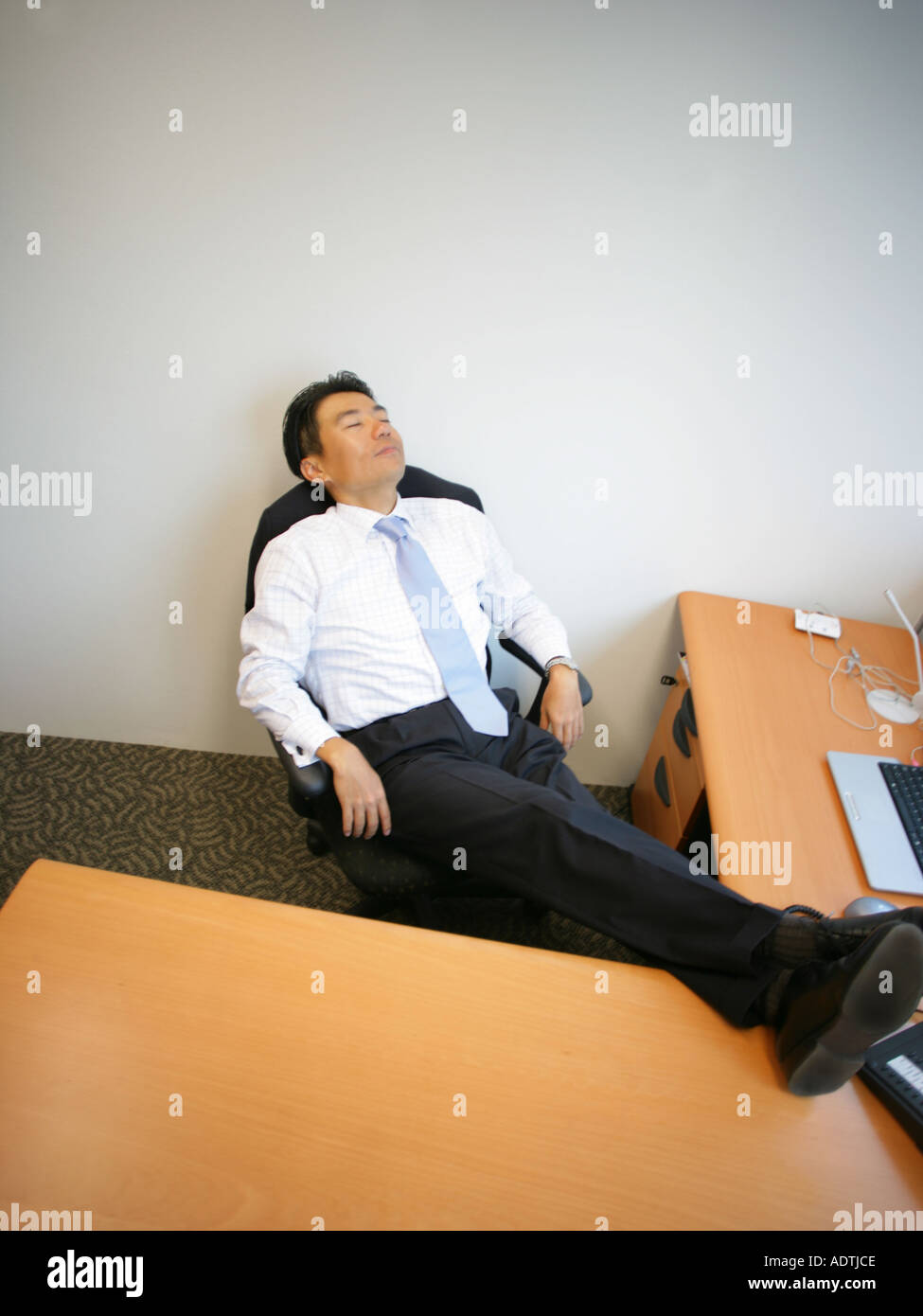 Man sleeping in chair feet hi-res stock photography and images - Alamy