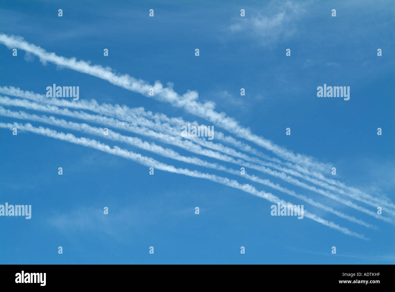 High flying jet hi-res stock photography and images - Alamy