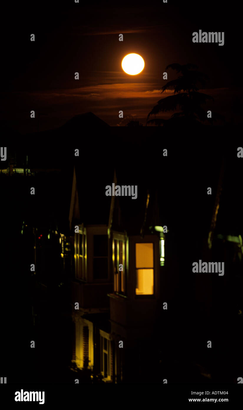 Suburban street night hi-res stock photography and images - Alamy
