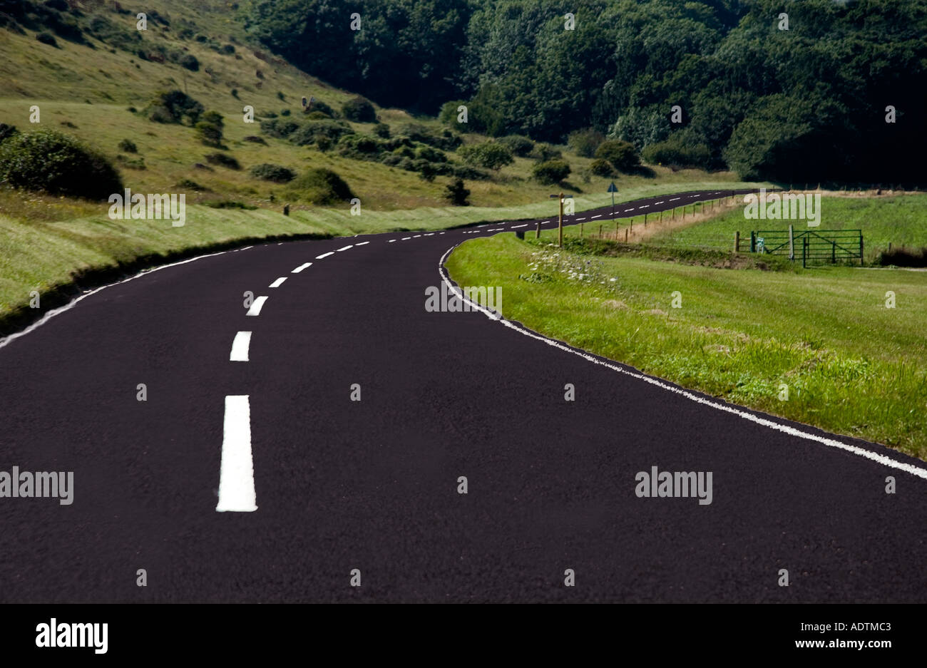 White line in the middle of a road Stock Photo - Alamy