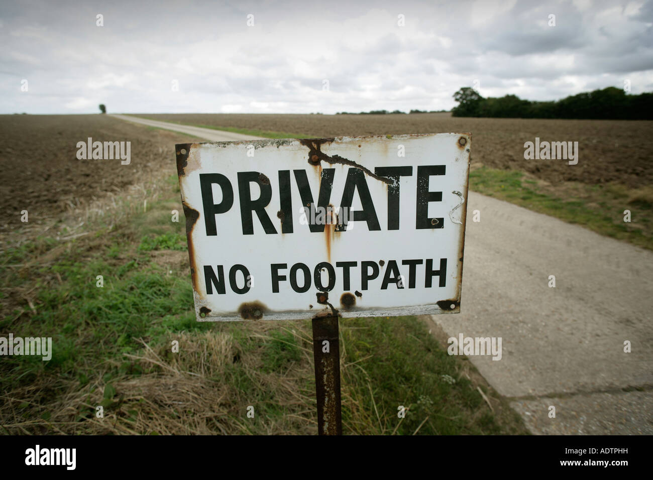 Private footpath hi-res stock photography and images - Alamy