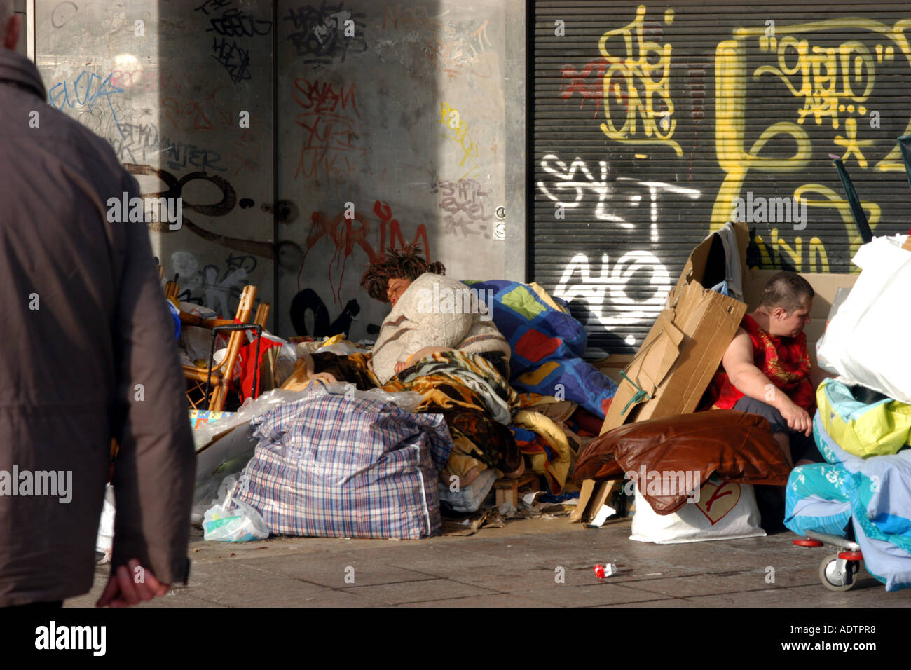 Cardboard houses hi-res stock photography and images - Alamy