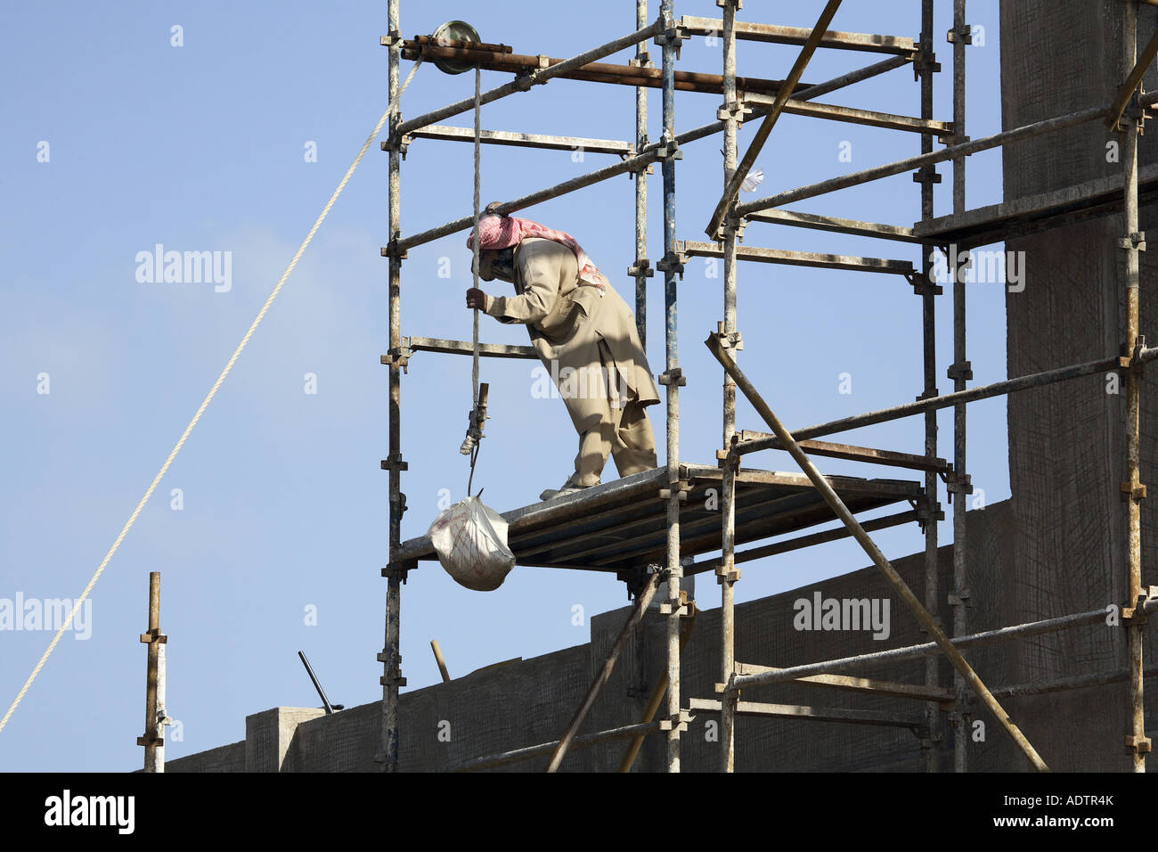 Dubai building scaffold outdoor hi-res stock photography and images - Alamy