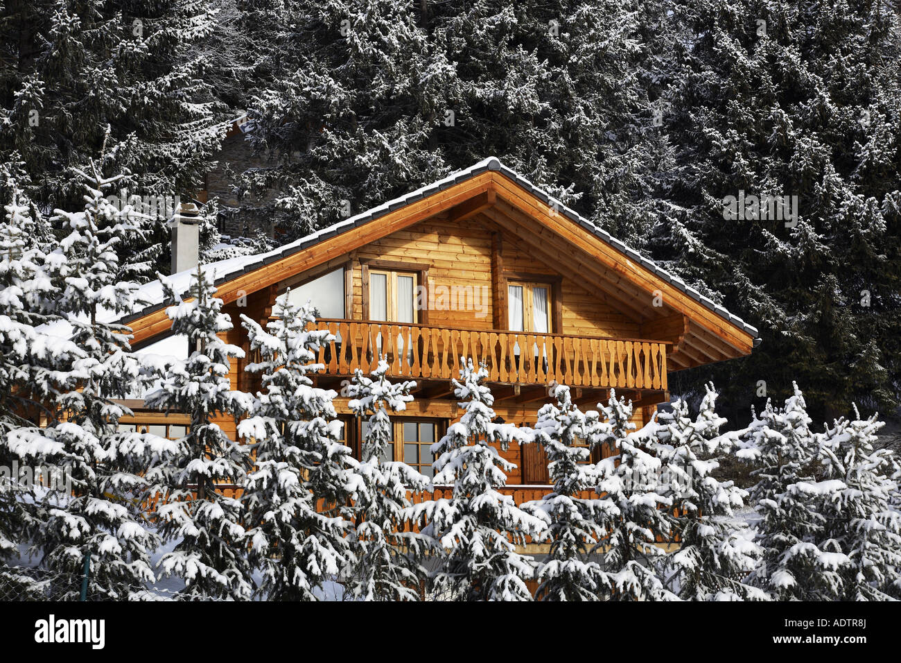 Traditional swiss chalet construction hi-res stock photography and ...