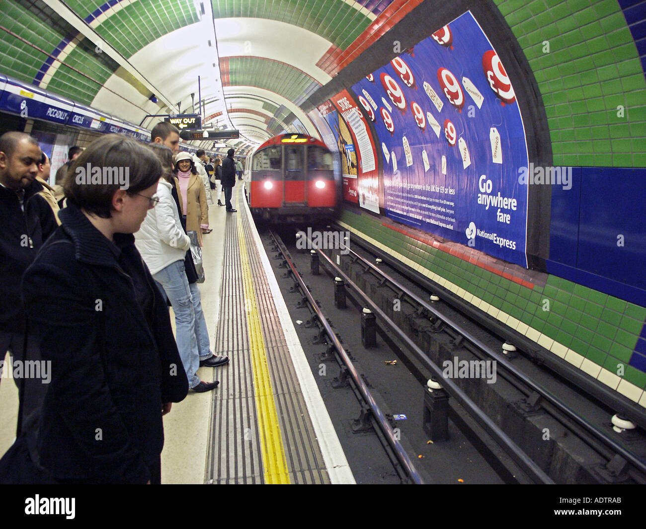Train arriving Piccadilly Tube Station Stock Photo - Alamy
