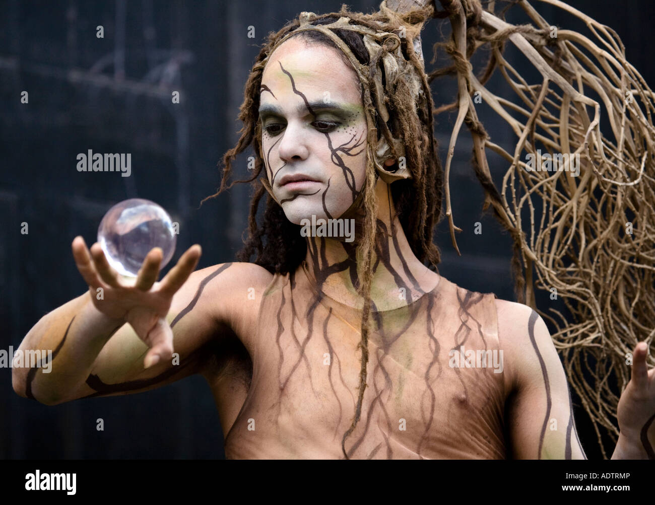 Man dressed as a Human tree at the Edinburgh festival fringe Royal Mile ...
