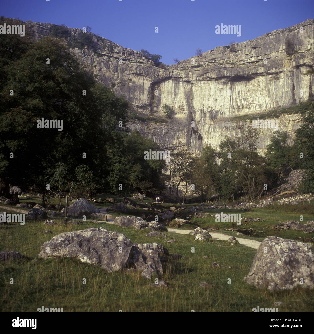 Britain Malham Cove Cliff Fave Valley Yorks Stock Photo - Alamy