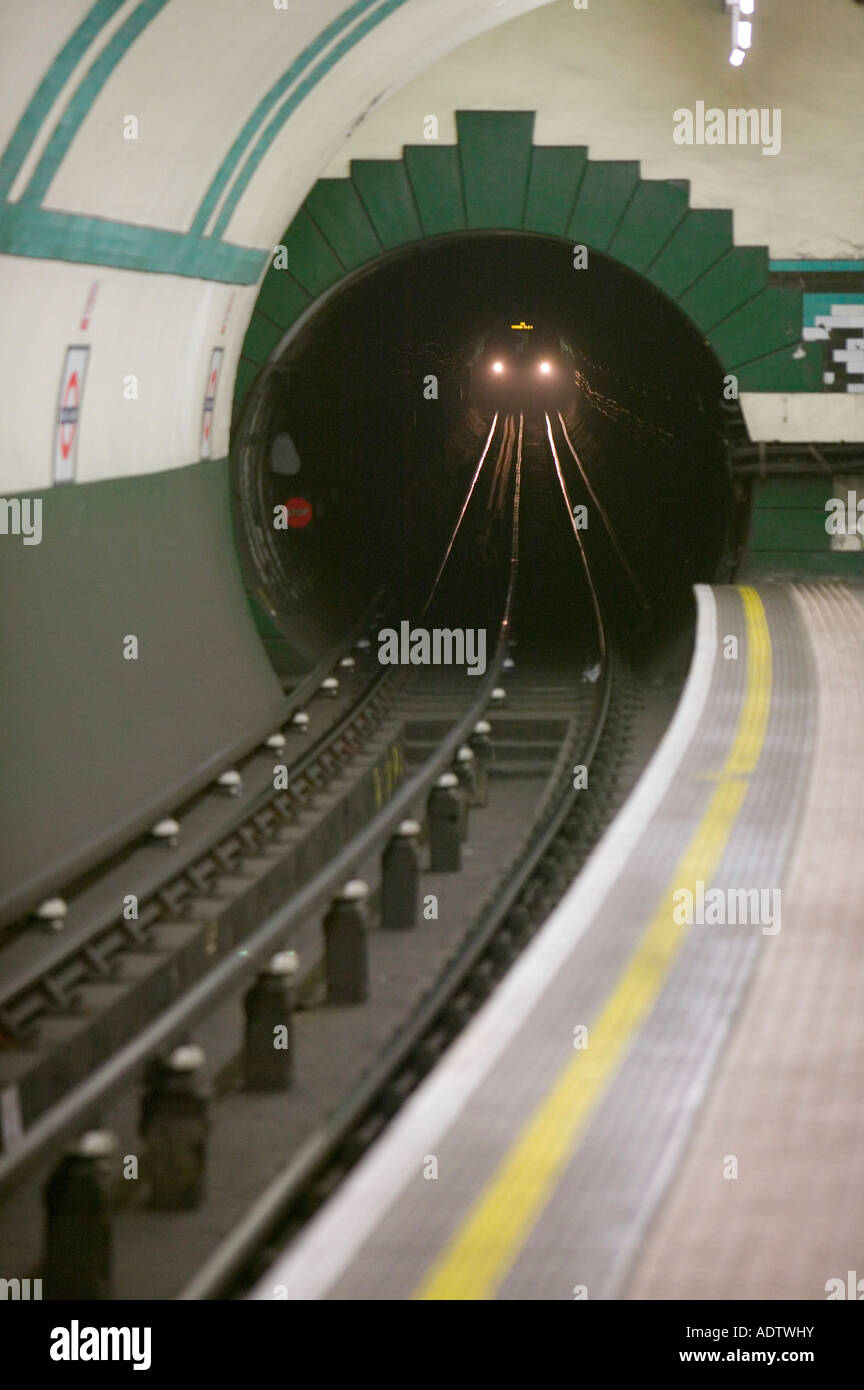Tube line tracks hi-res stock photography and images - Alamy