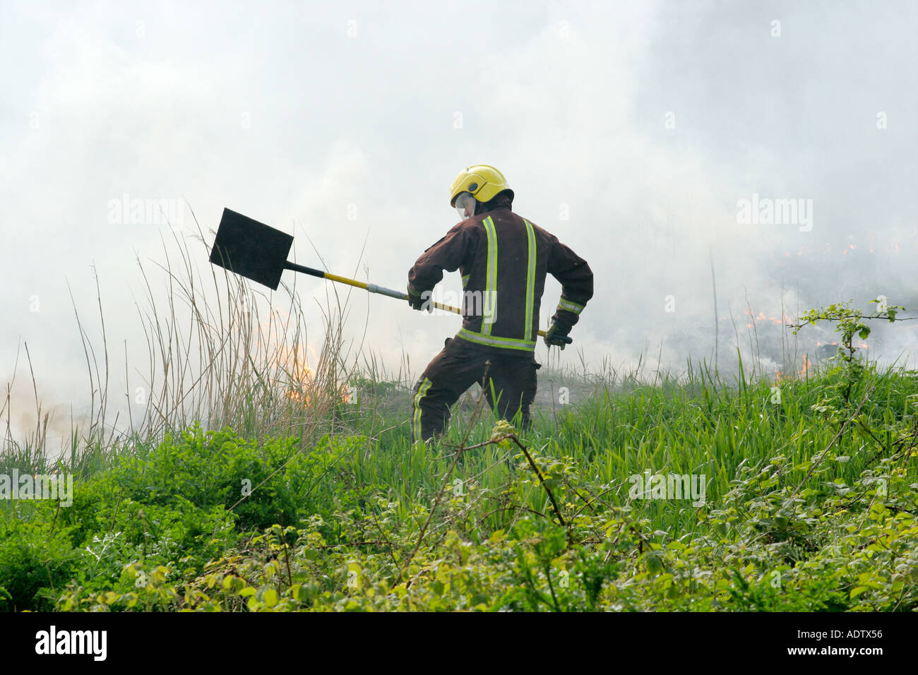 Fire fighter spade hi-res stock photography and images - Alamy