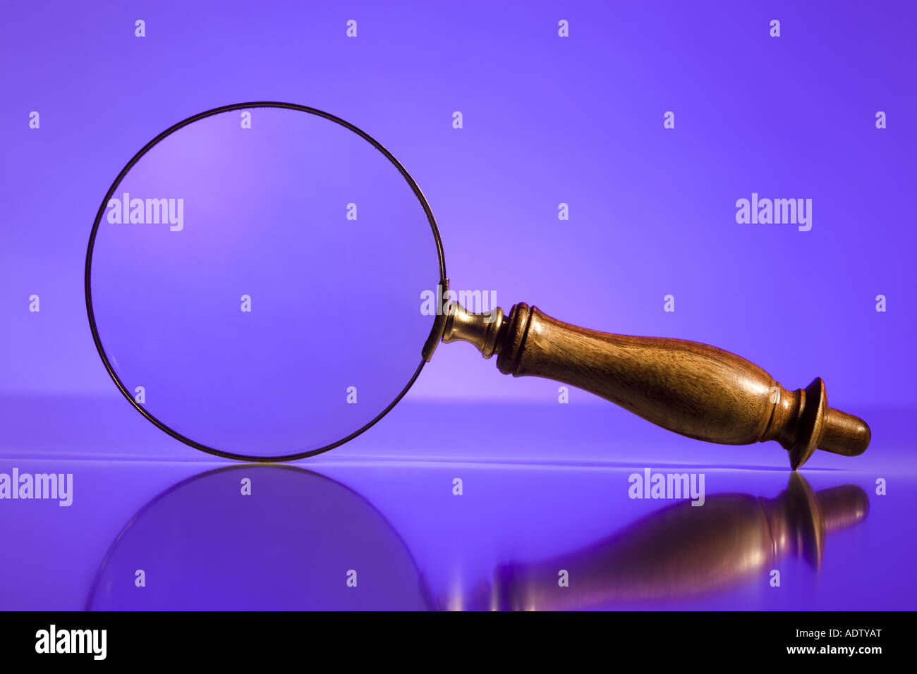 Magnifying glass hi-res stock photography and images - Alamy