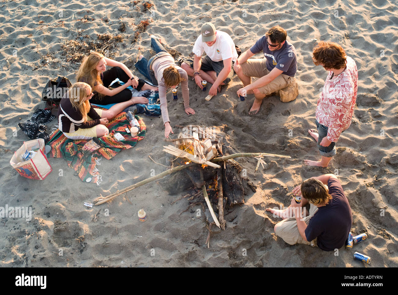 Barbecue on beach hi-res stock photography and images - Alamy