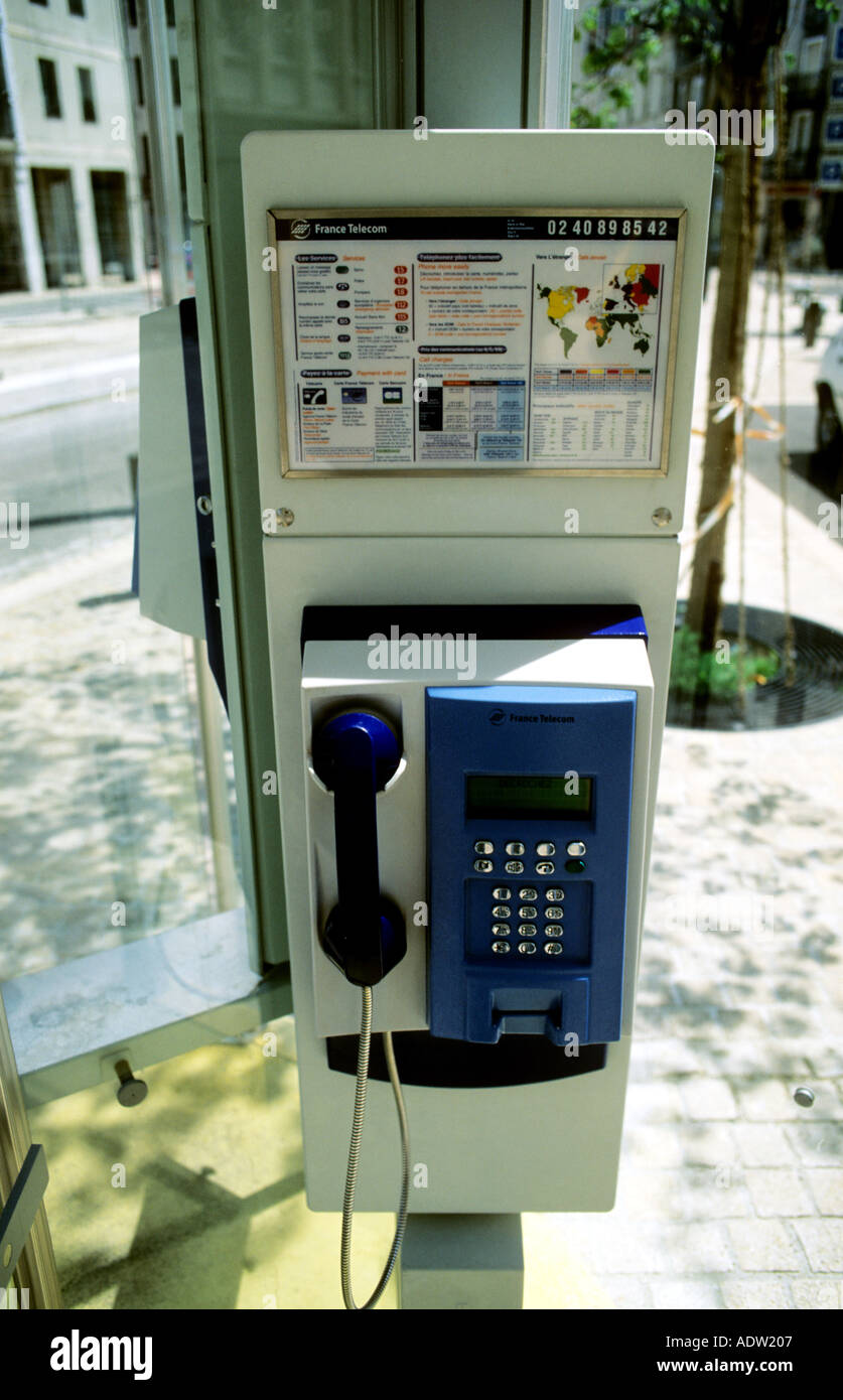 French payphone hi-res stock photography and images - Alamy