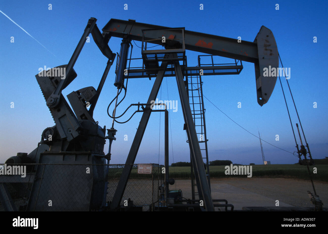 Oil_pump hi-res stock photography and images - Alamy