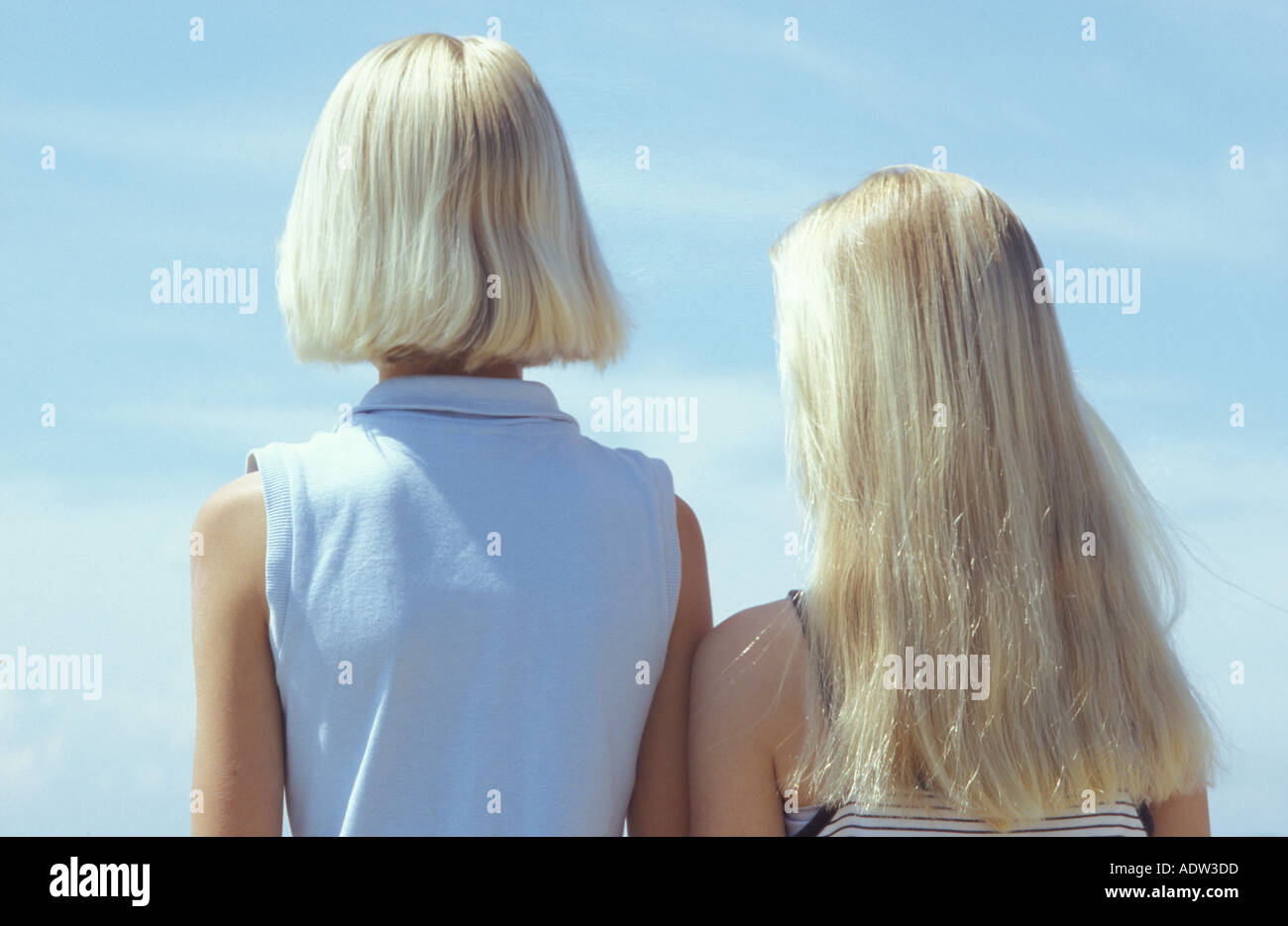 Friends standing side by side, rear view Stock Photo - Alamy