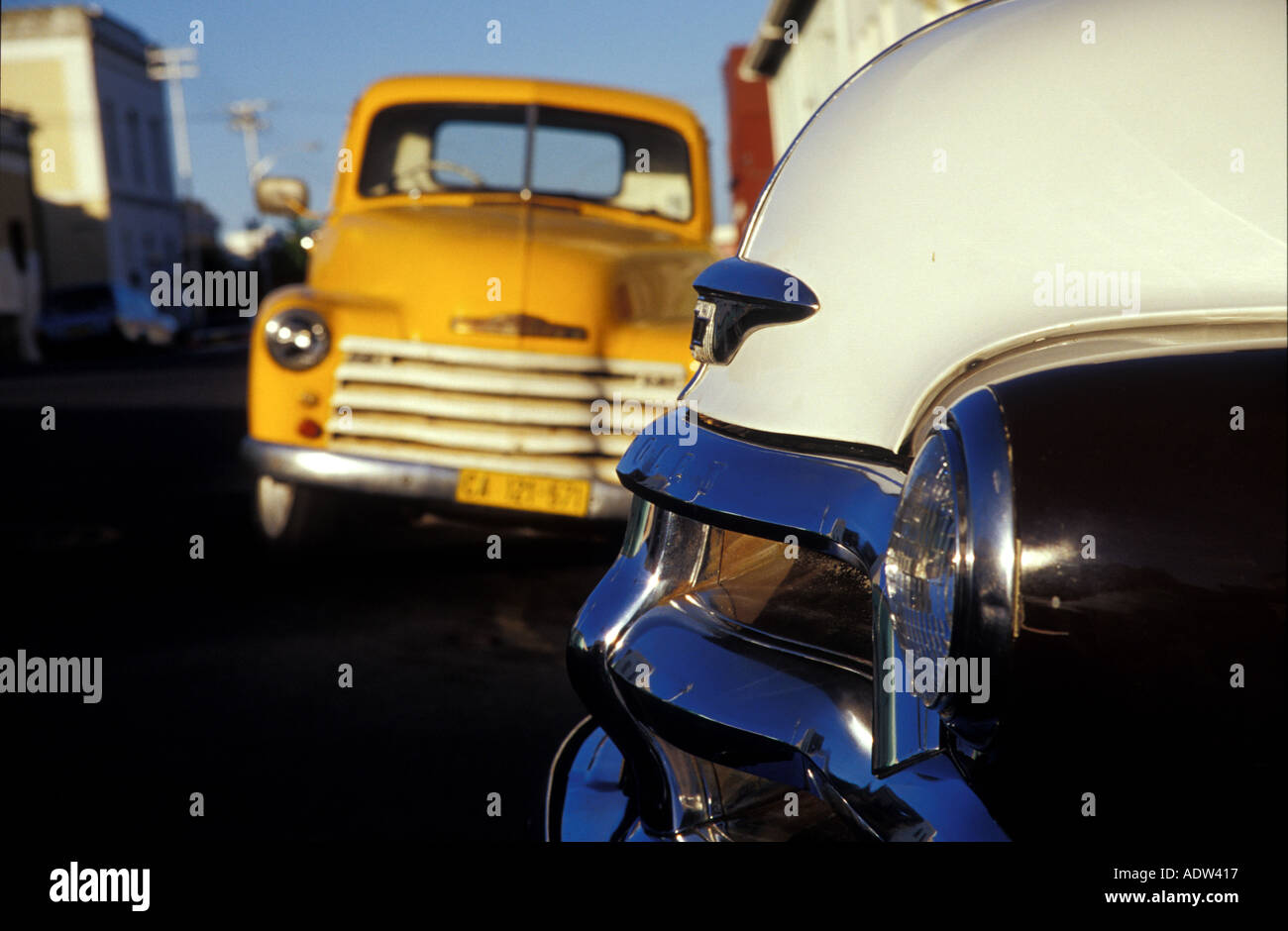 Collector's cars parked outside built structure Stock Photo - Alamy