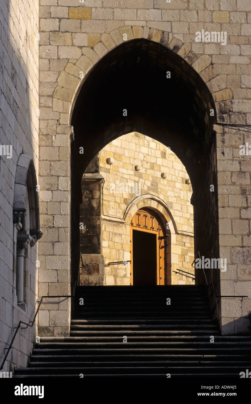 Ogival door hi-res stock photography and images - Alamy