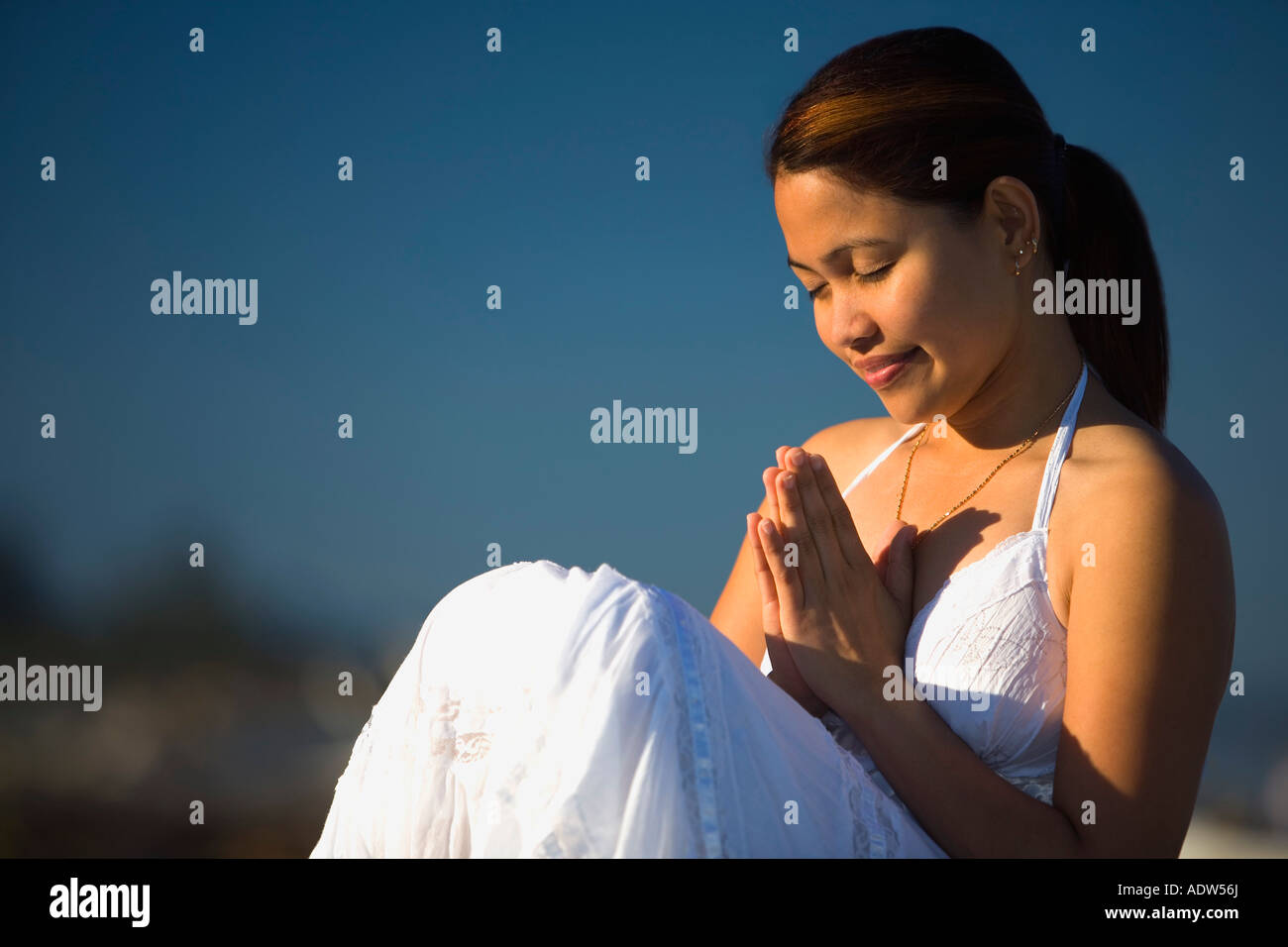 Filipino praying hi-res stock photography and images - Alamy