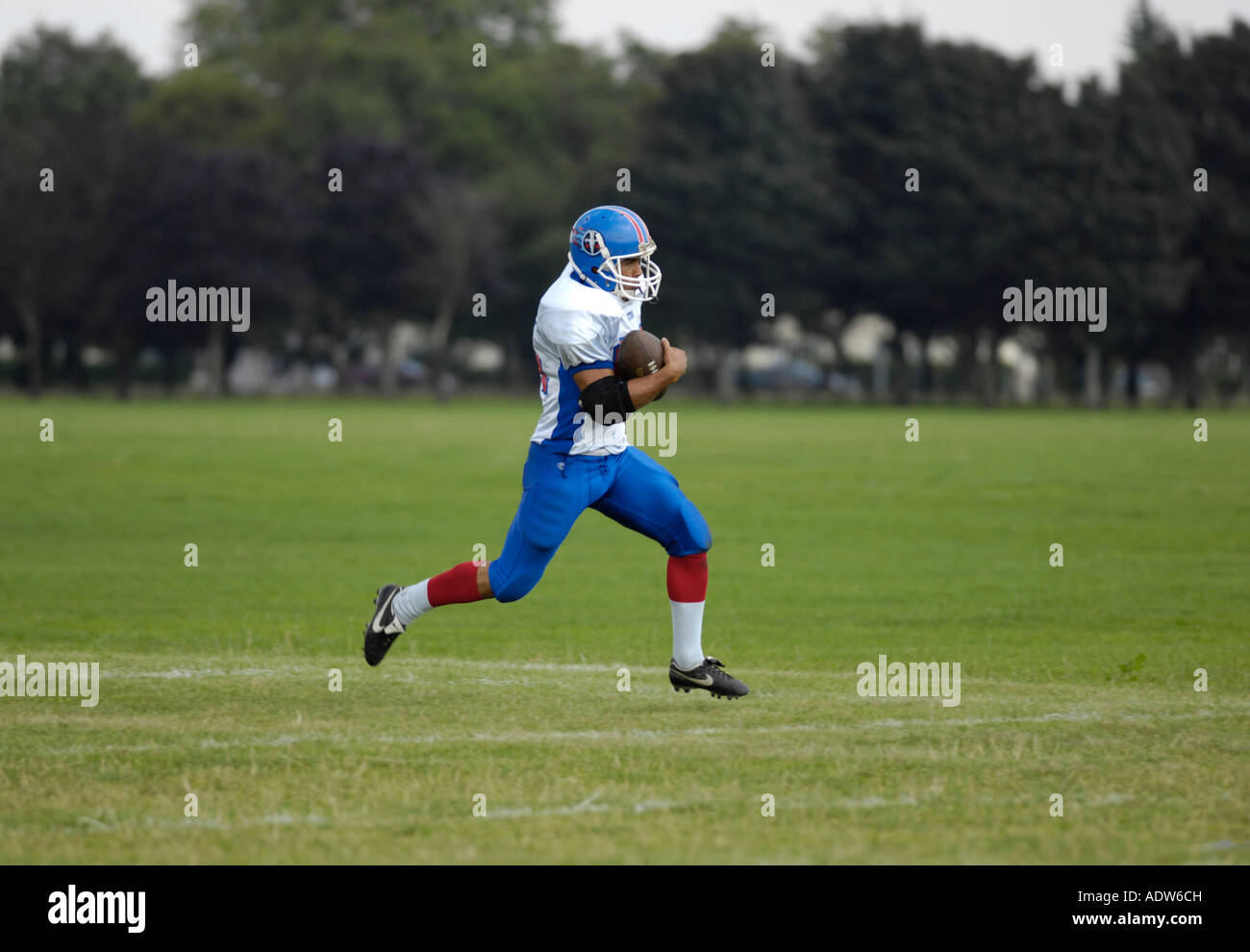 Running for touchdown hi-res stock photography and images - Alamy