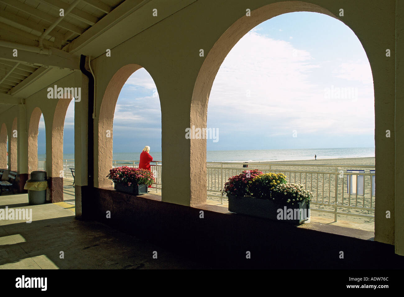 Beachfront arches hi-res stock photography and images - Alamy