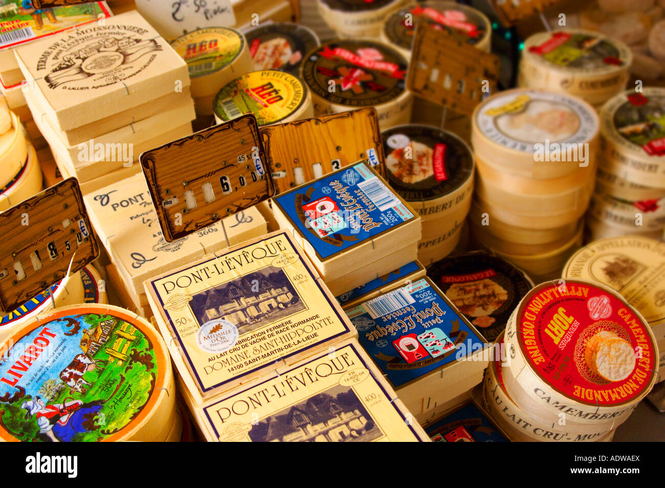 France artisan cheese hi-res stock photography and images - Alamy