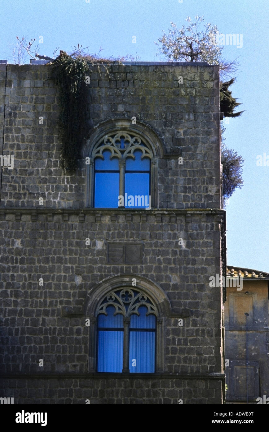 Finestre medievali hi-res stock photography and images - Alamy