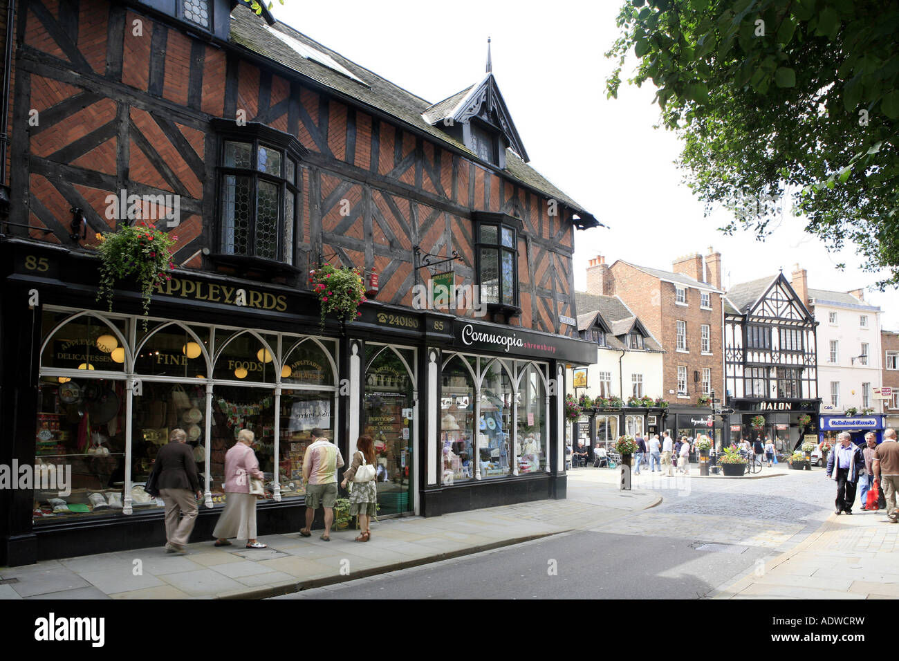 Street scene in Shrewsbury Town Centre Shropshire England UK Wyle Cop ...