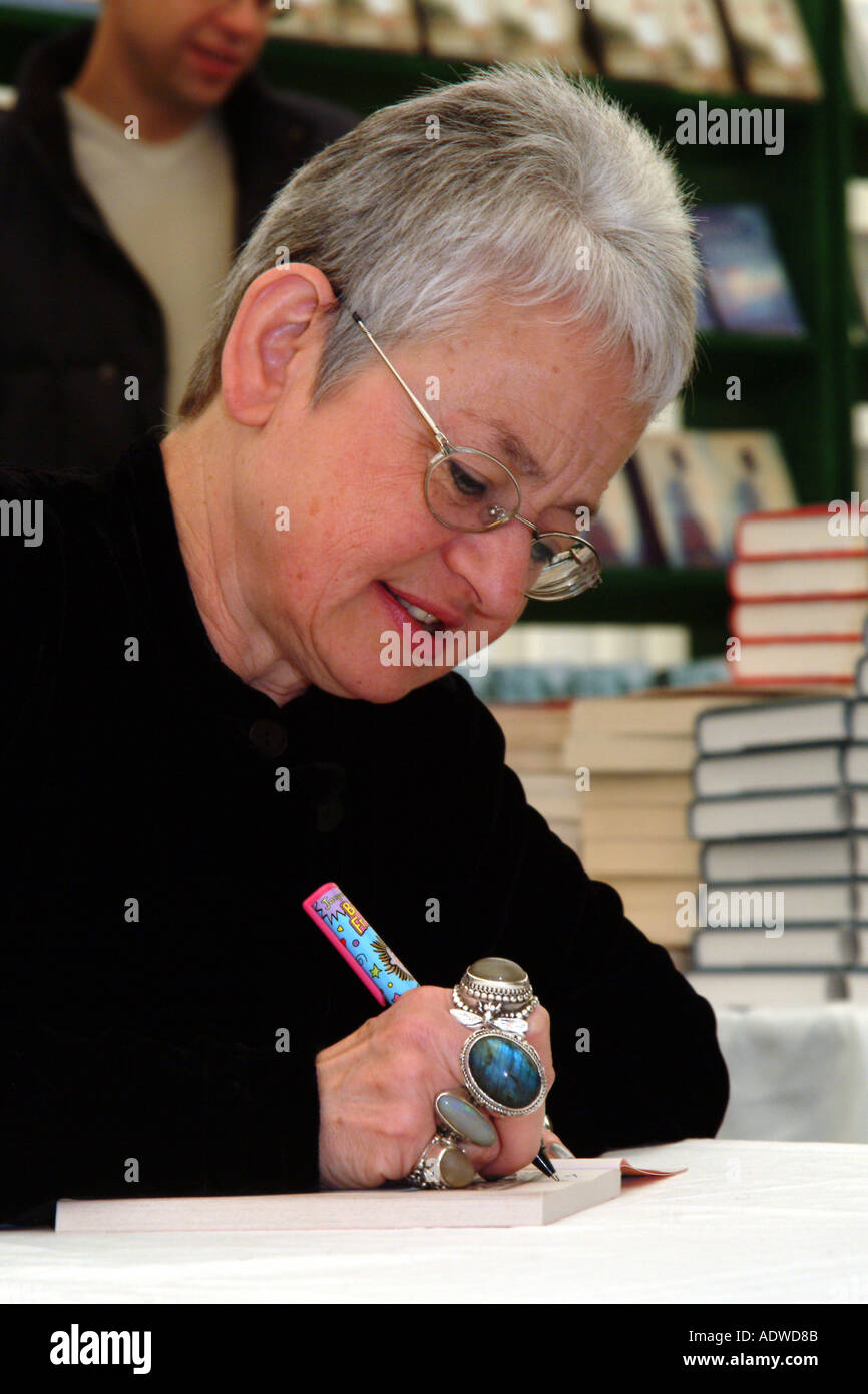 Jacqueline wilson books hi-res stock photography and images - Alamy