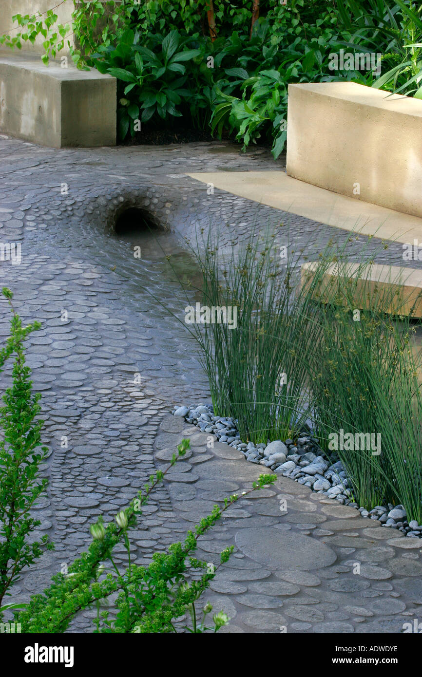 Chelsea flower show wall water feature hi-res stock photography and ...