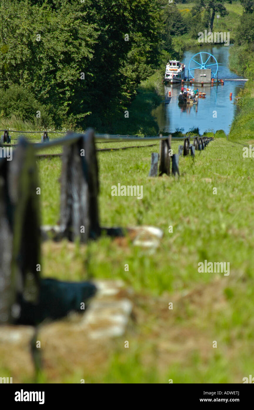 Cable pulling boat cradle for the overland transportation of boats on ...