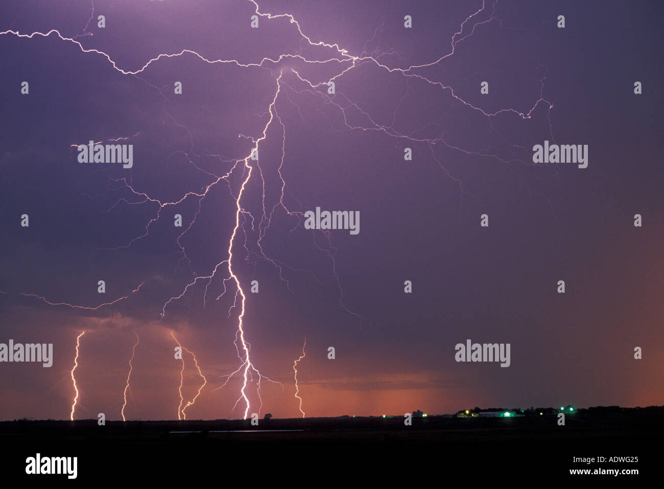 Fork lightning hi-res stock photography and images - Alamy