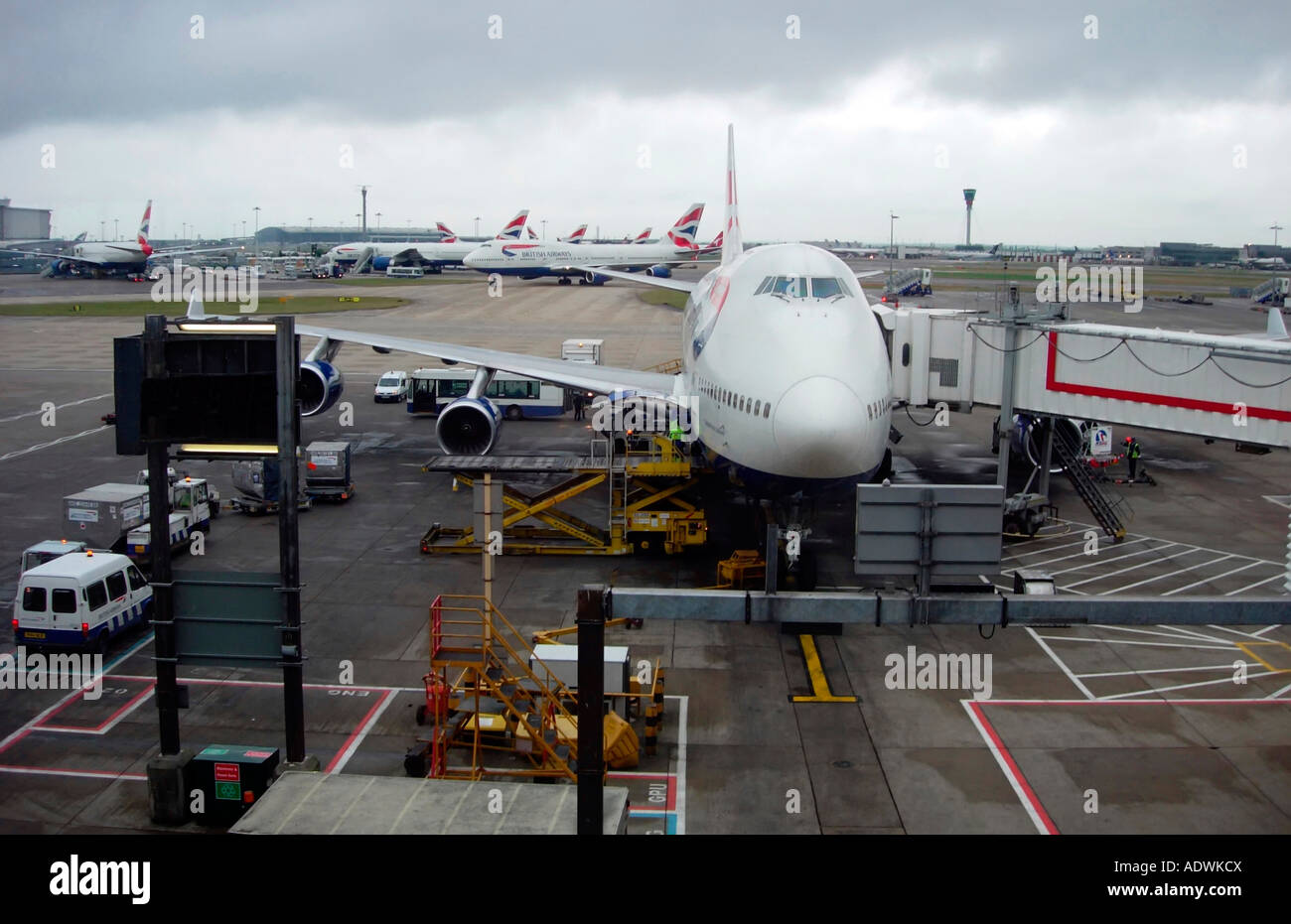 Boeing 747 Jumbo jet at London Heathrow Airport Terminal 4 Stock Photo ...