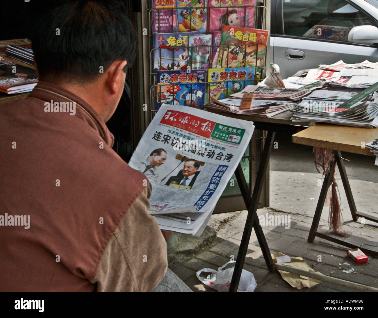 Man reading newspaper in shop front hi-res stock photography and images ...