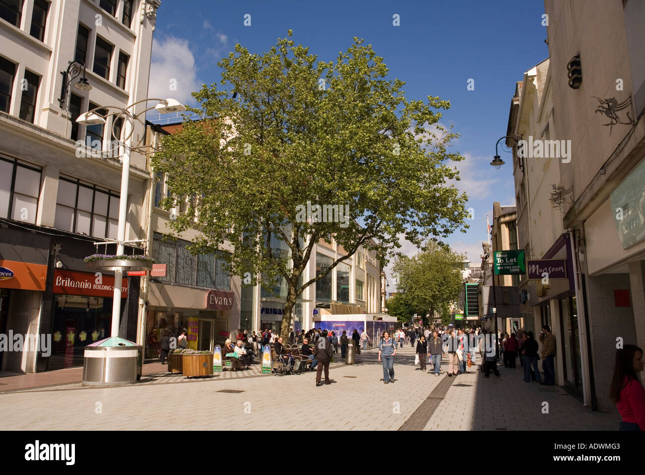 Cardiff queen street hi-res stock photography and images - Alamy