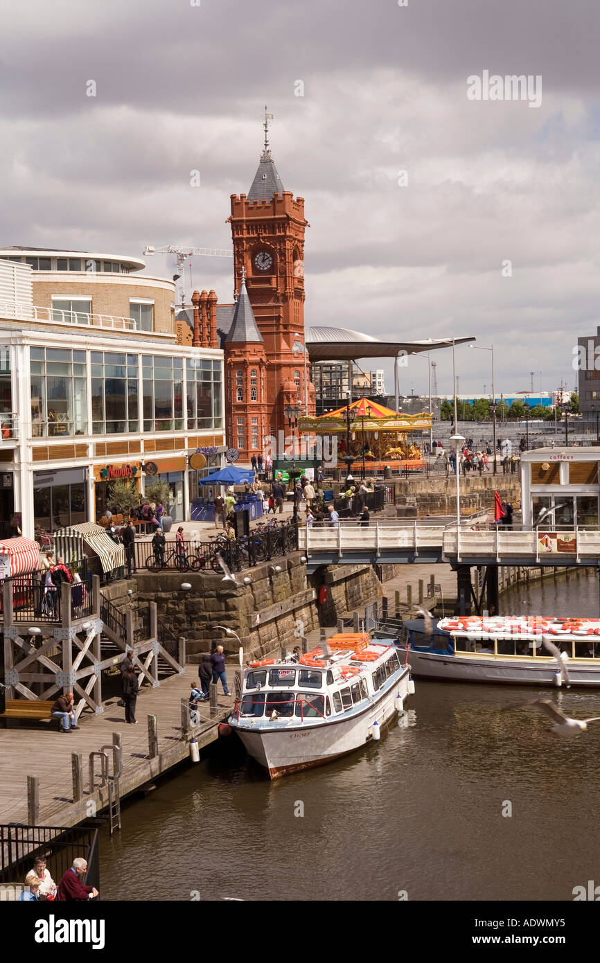 Waterbus pier hi-res stock photography and images - Alamy