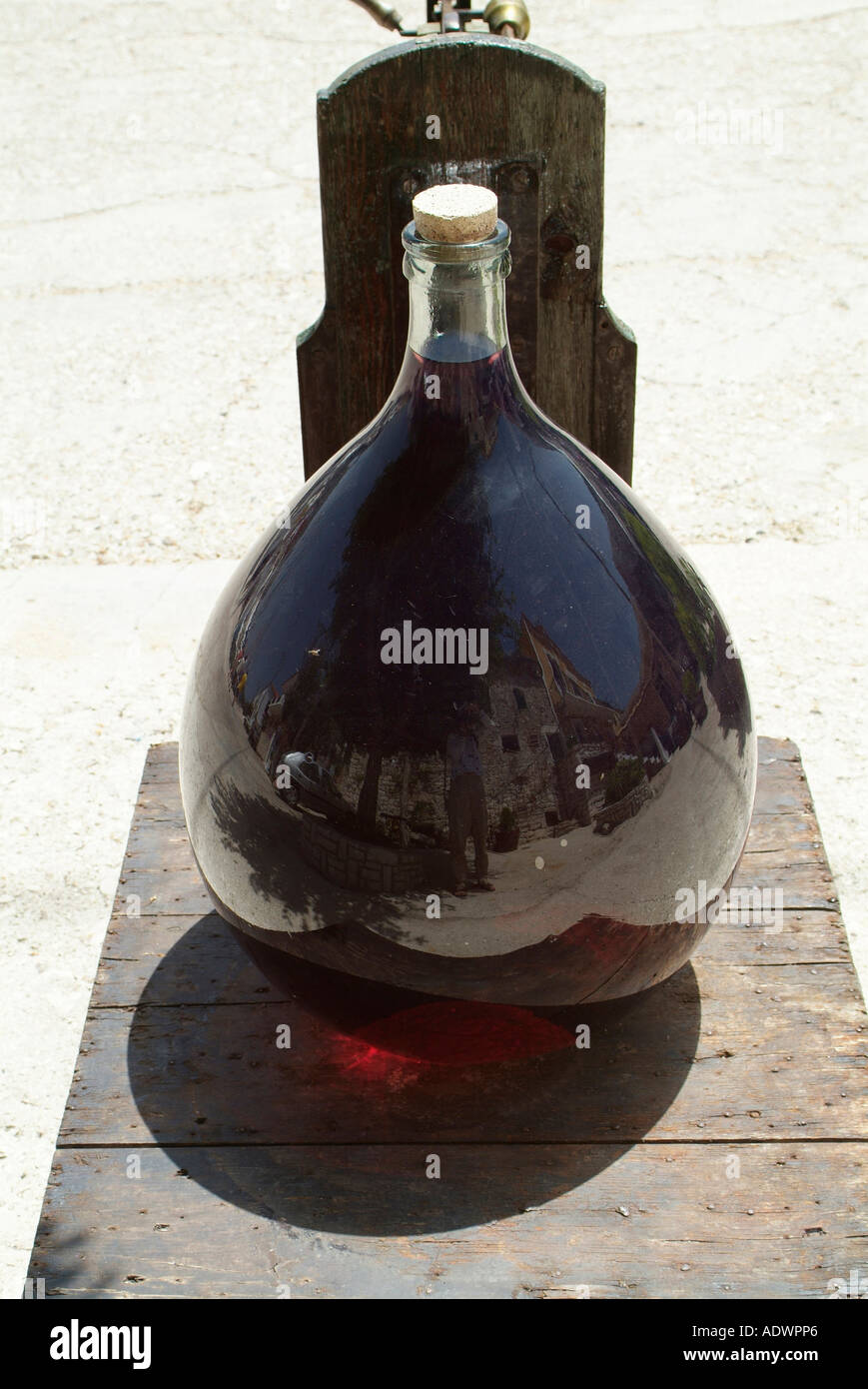 Old fashioned scales hi-res stock photography and images - Alamy