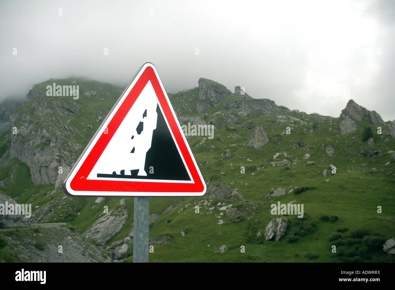 Warning sign loose rocks hi-res stock photography and images - Alamy
