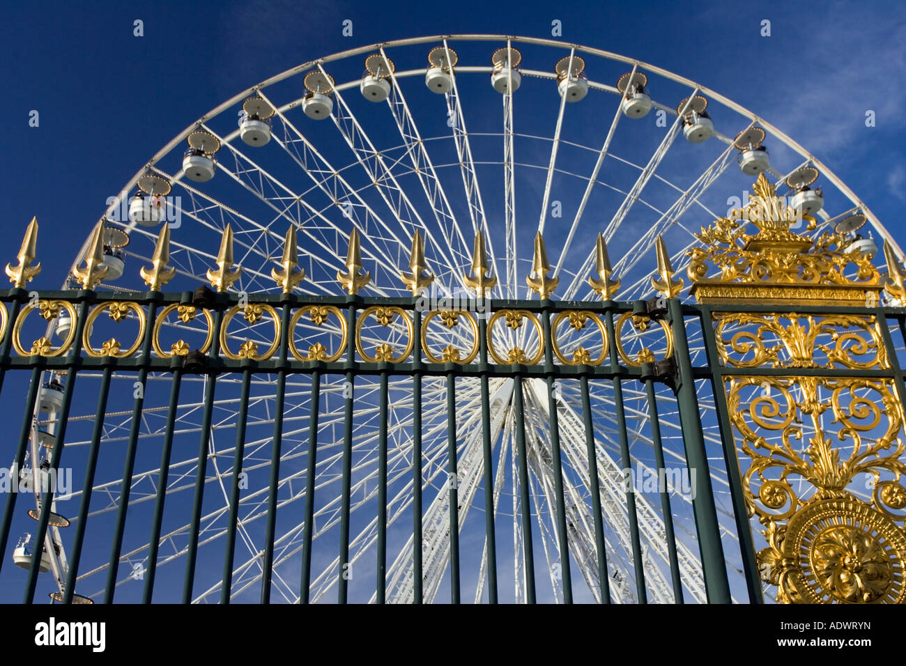 Place de la Concorde ferris wheel La Grande Roue seen through railings ...