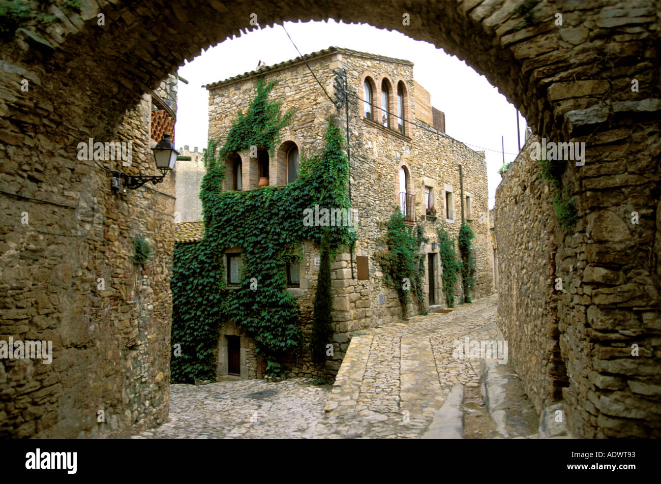 Torroella hi-res stock photography and images - Alamy