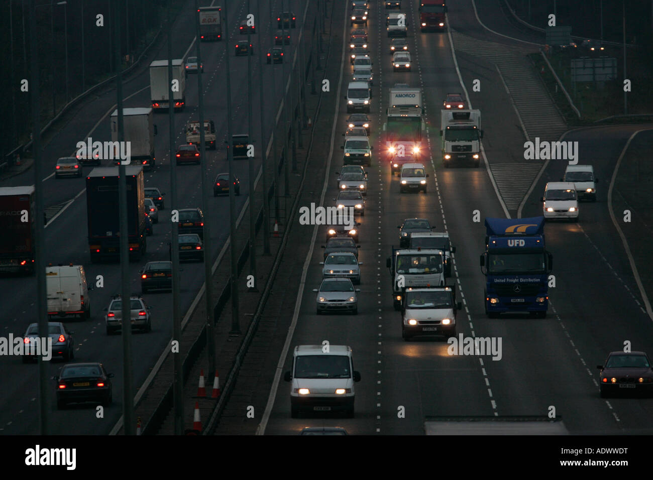Night time traffic on the m1 motorway hi-res stock photography and ...