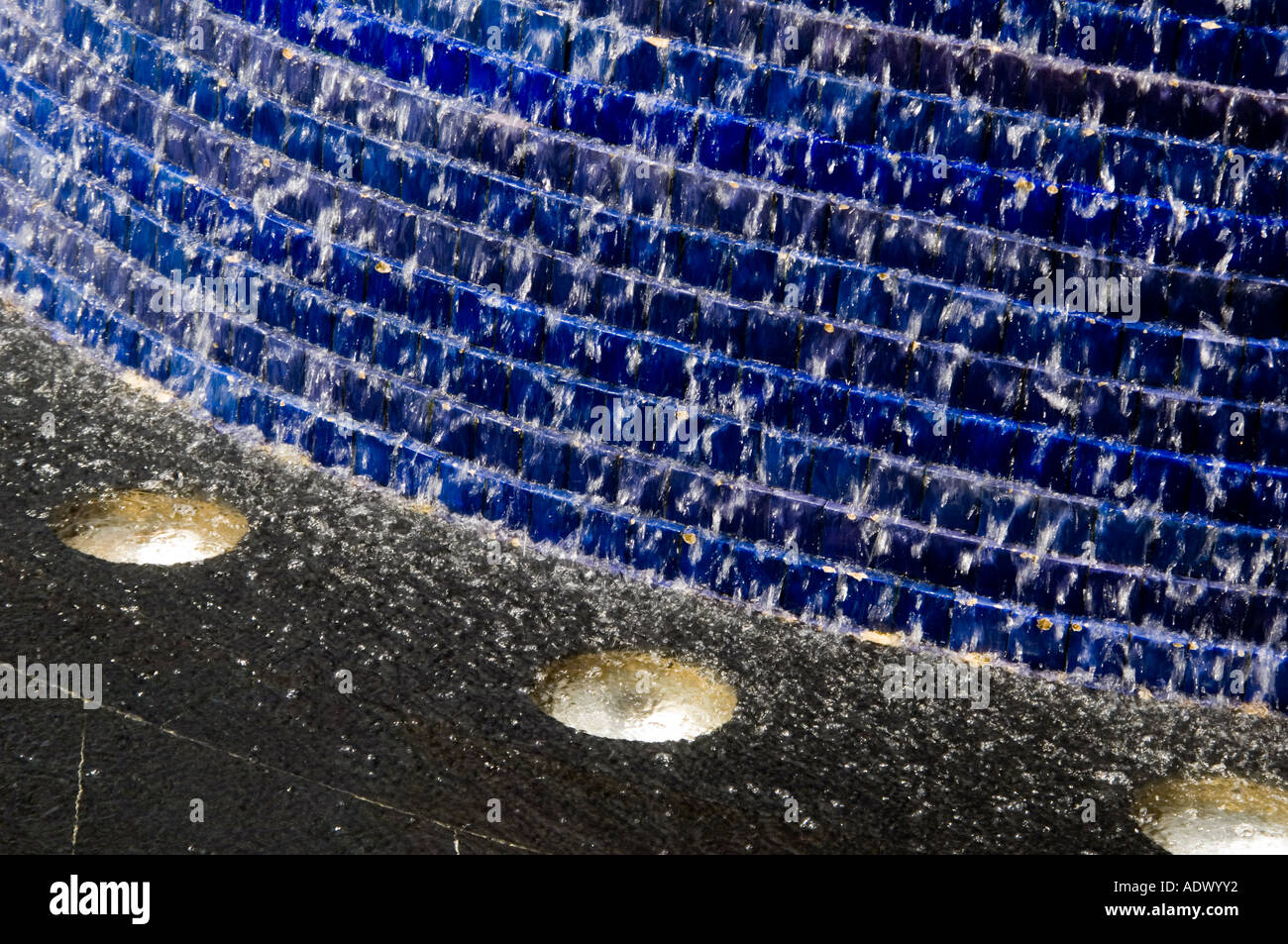 Fountains edge hi-res stock photography and images - Alamy