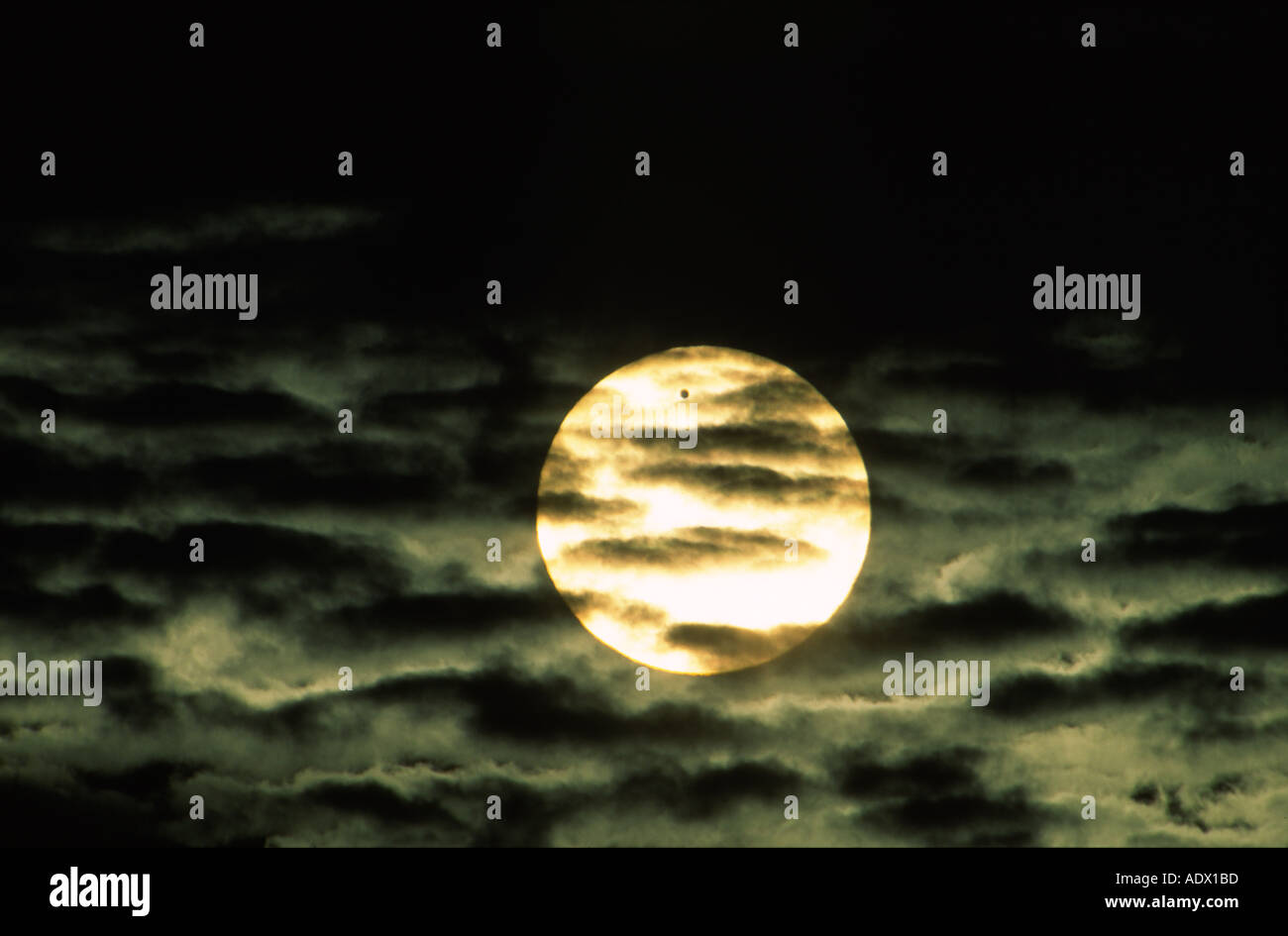 Transit of Venus across the sun 8 June 2004 Stock Photo - Alamy