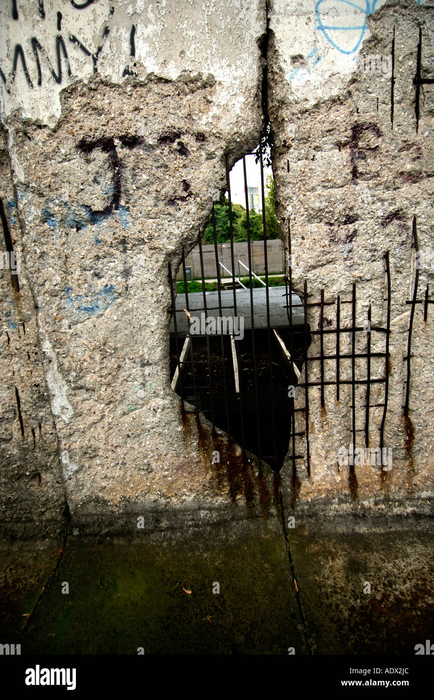 Remains berlin wall graffiti hole hi-res stock photography and images ...