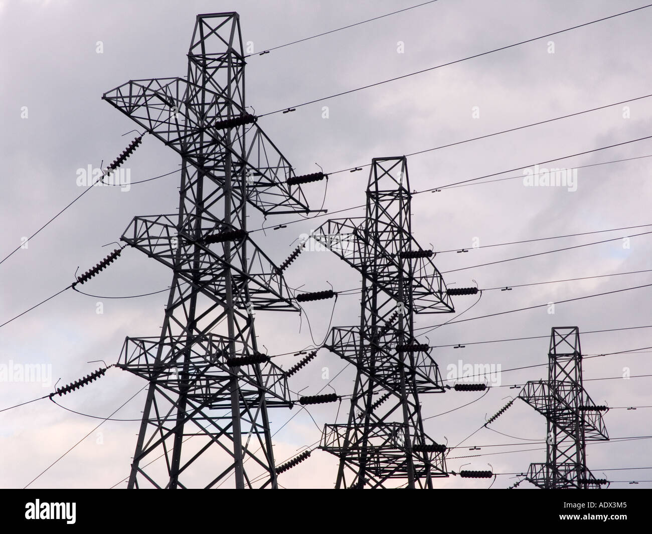 Electricity pylons in midlands england hi-res stock photography and ...